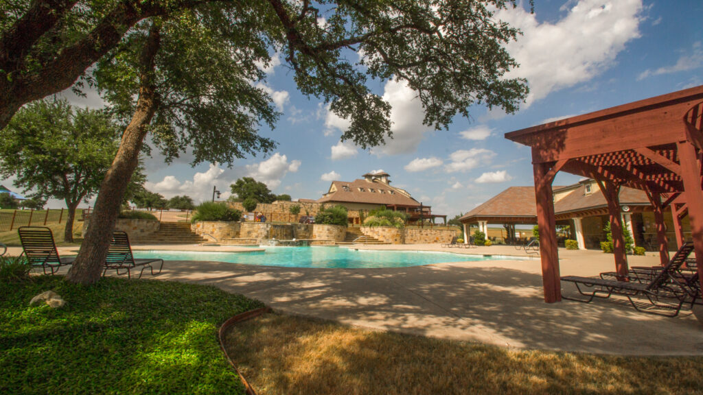 Clubhouse Pool | THE RETREAT
